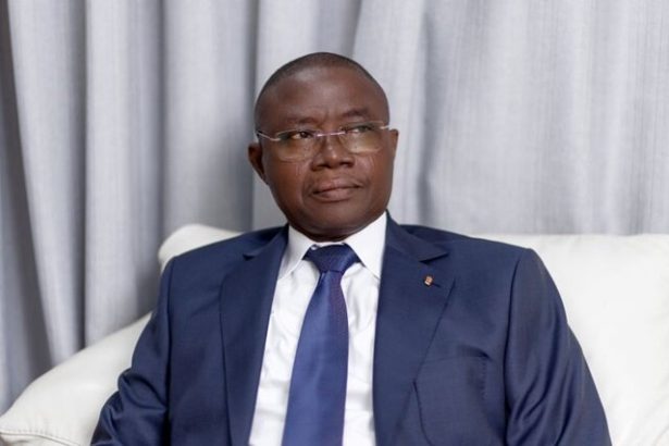 Togo: le ministre AWATE gèle les recrutements dans les communes – Corps ...